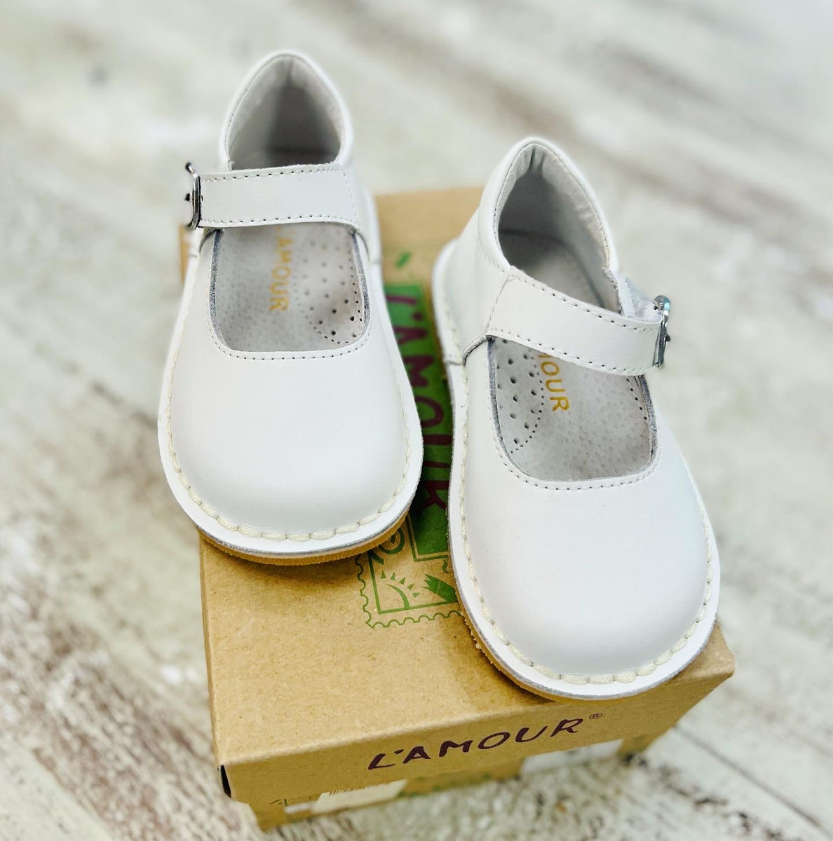 La'Mour White Stitch Down Mary Jane – Purdy Kids